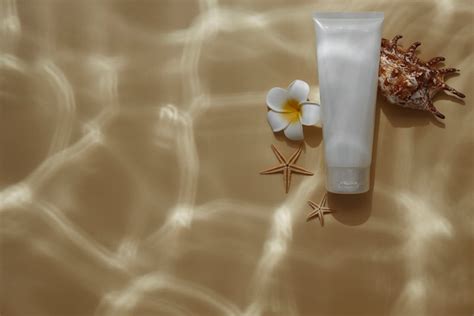 Free Photo Product Container Underwater Still Life