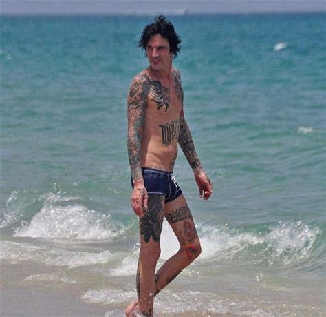 Pin By Jamie Dean Dawes On Tommy Lee Tommy Lee Motley Crue Tommy Lee