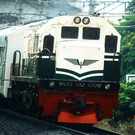 3 Loko Diesel Di Jawa Cc206 Cc201 Cc203 Keretaapiindonesia Keretaapi Fyp Shorts Youtube