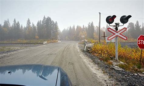vehicle to infrastructure railway crossing intrusion warning system