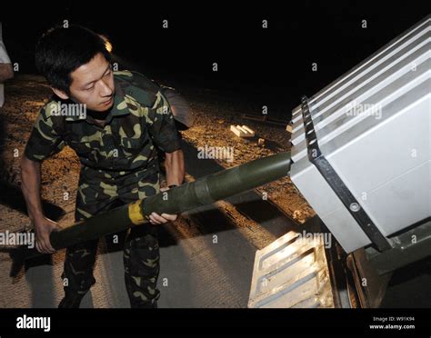 Man With Rocket Launcher Hi Res Stock Photography And Images Alamy
