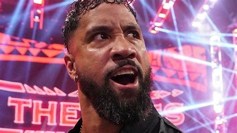 Jey Uso Agus A Bhean Chéile Jey Uso Battles Grayson Waller As Roman