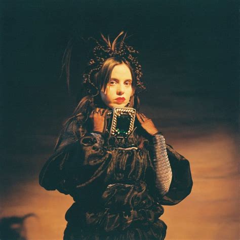 Mathilde Fernandez Mène La Vie De Château Dans Temple Sourire