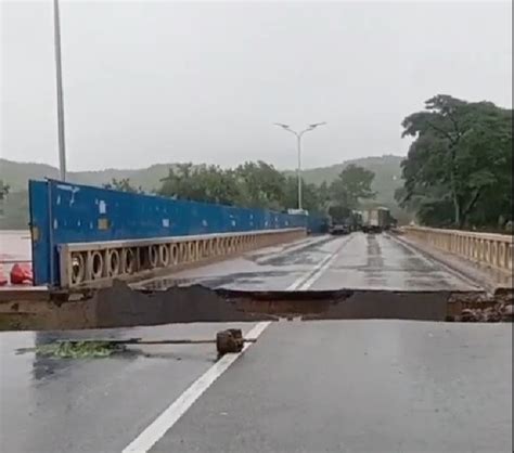 တပ်ကုန်းမြို့နယ်တွင် မိုးသည်းထန်စွာရွာသွန်းမှုကြောင့် ရန်ကုန် မန္တလေးကားလမ်း ဟောင်း ပေါ်ရှိ