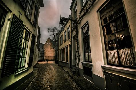 배경 화면 사람들 늙은 단색화 시티 거리 밤 도시의 하늘 벽돌 도로 구름 저녁 소니 노골적인 네덜란드 사람 라이트 룸 하부 구조 각도 빛