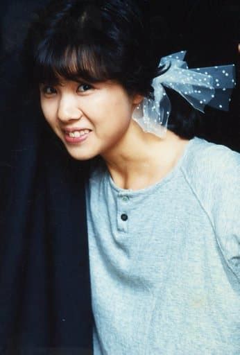 駿河屋 おニャン子クラブ横田睦美上半身・衣装グレー・体左向き生写真（女性生写真）