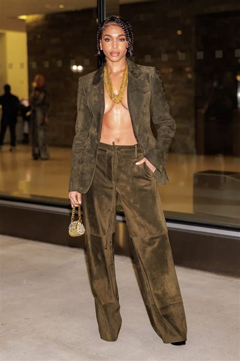 Lori Harvey At Tom Fords Spring 2023 Runway Show Ps Fashion