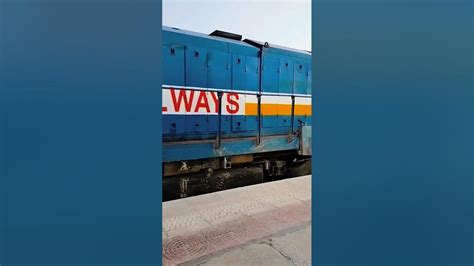 आश्रम एक्सप्रेस मंडोर एक्सप्रेस Mandore Express Approaching The Station