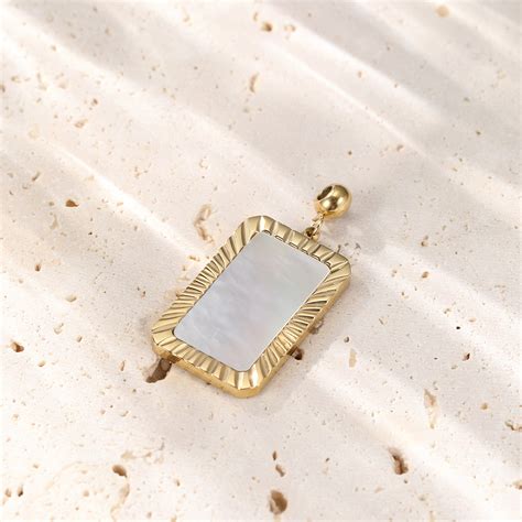 Shining Rectangle Pendant Gold Hey Happiness