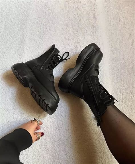 Kafshkaj2instagram On Pinno چقدر این مدل خفنههههه🔥 بغل زیپ 👌🏻 سایزبندی 37 38 39 40 قیمت امکان