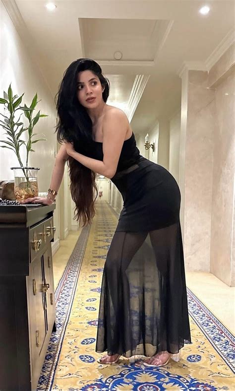 Divya Bharathi R Malludesi