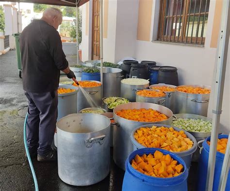 Florida Turns To The Preparation Of The Great Pot