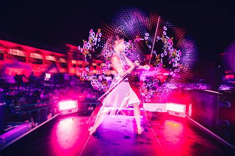 Esti Légyottra Hív A Zsolnay Negyed