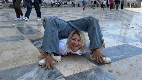 Contortion On The Street Flexshow Youtube