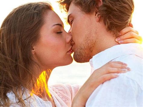 Kiss And Make Up Day 10 Lipsticks That Wont Kiss Off Yourtango