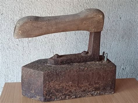 Стара ютия Антиквариат София Продавам ретро ютия на ток 25см дълина Ширина 9см