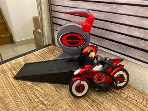 Elastigirl Et Sa Moto Disneyland Paris Les Indestructibles 2 Vinted