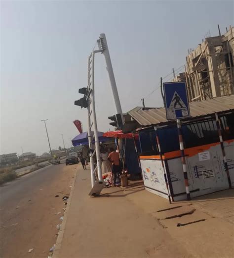 Broken Traffic Light Threat To Human Life And Property