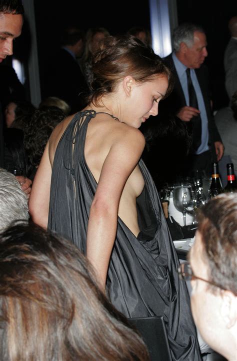 Natalie Portman Page 2 Pictures Naked Oops Topless Bikini Video