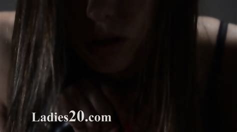 Babe Love Pose With Strap Om Eporner