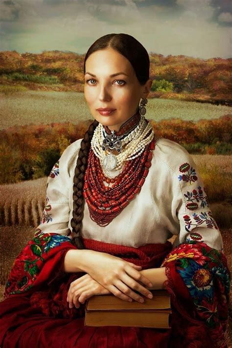 Pin By Wiola On Девушки разных стран💃👩‍🦰👩👸🧕 Folk Fashion Traditional