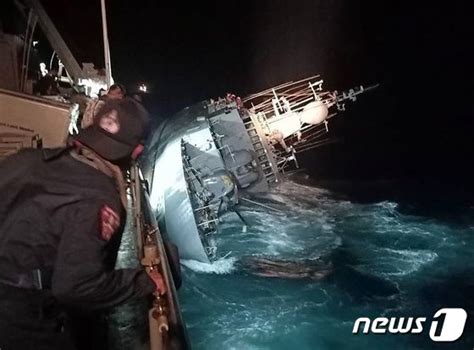 사진 침몰하는 태국 해군 호위함 Htms 수코타이