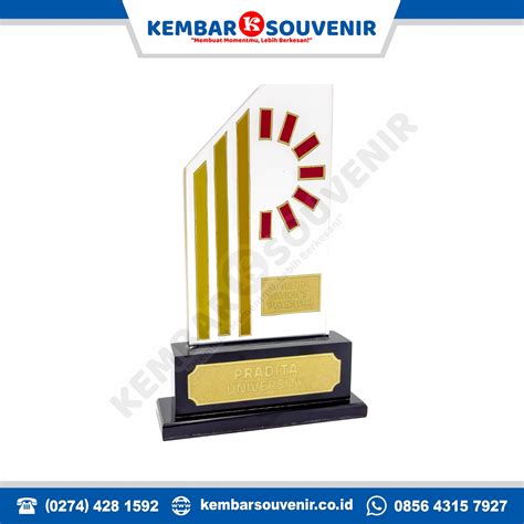 Contoh Vandel Penghargaan Elegan Untuk Referensi Desain Resmi