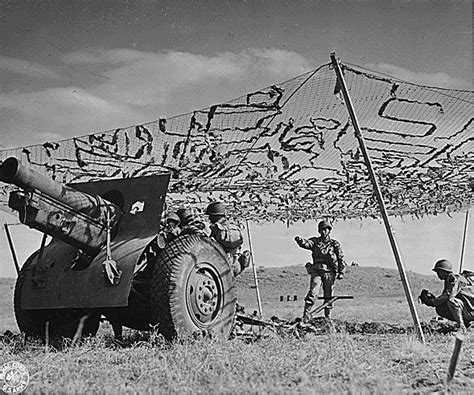 155 Mm Howitzer Carriage M1917 Or M1918 Howitzer And Crew In Exercise