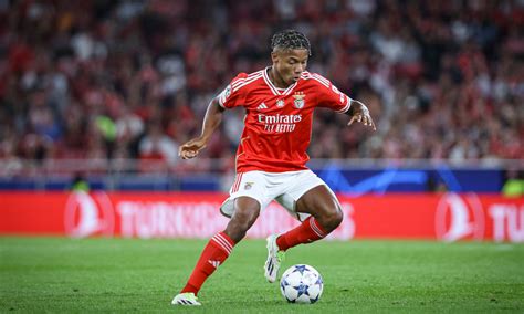 David Neres Em ItÁlia Para Assinar Pelo Nápoles