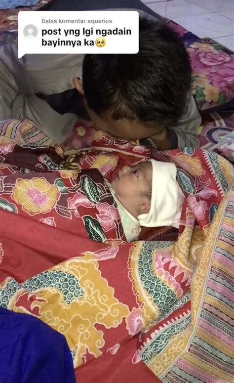 Video Budak Lelaki Ini Ambil Alih Tugasan Ayah Bantu Azankan Adik