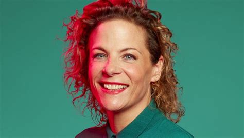 Roos Abelman Blijft Spraakmakers Presenteren Op Radio 1