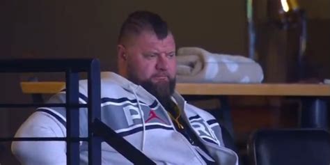 Strahinja Jokić Namršteno Gledao Utakmicu Denver Lejkersi Informerrs