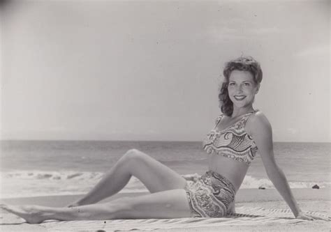 35 Gorgeous Photos Of Julie Bishop In The 1930s And 40s Vintage News