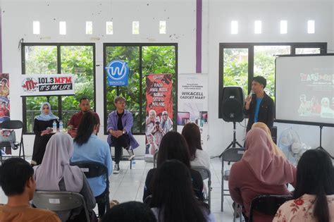 Prodi Ilmu Komunikasi Unitri Jadi Tuan Rumah Radio Meet Up Goes To Campus 101 3 Mfm Radio