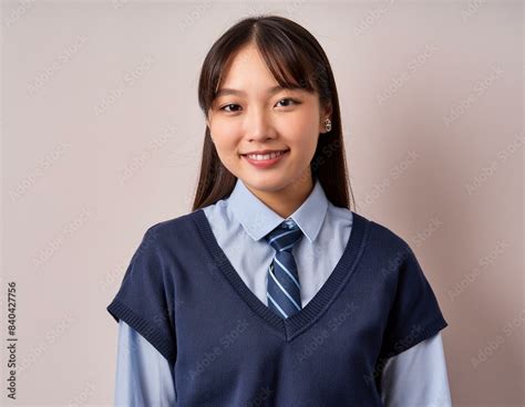笑顔の女子高校生 学生制服 高校生 塾 日本人 Stock Illustration Adobe Stock
