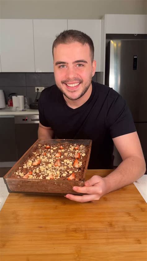 Pratik Kadayıf Tatlısı Tarifi😋 3 Yumurta 1 çay Bardağı şeker 1 çay Bardağı Sıvı Yağ 1 Su Bardağı