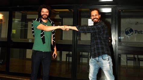 Parceiros No Teatro Os Atores André Junqueira E Well Aguiar Também São