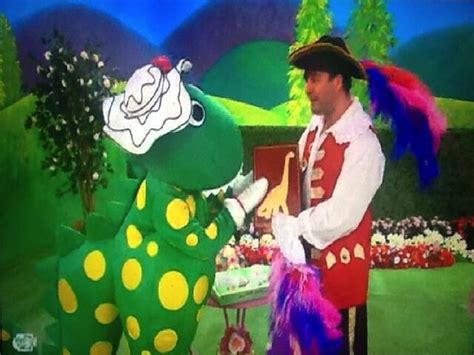 Dorothy The Dinosaur 1x01 Captain Feathersword And The Dinosaur Book