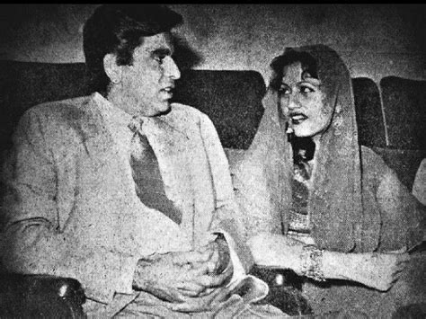 सायरा बानो नव्हे हिच्या एका स्माईलवर फिदा होते दिलीप कुमार त्या संध्याकाळी असं काय घडलं की