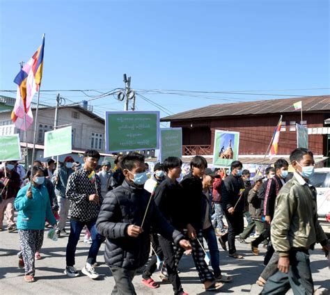 မိုင်းဆတ်မြို့၌ မြန်မာနိုင်ငံသား ဗုဒ္ဓဘာသာဝင် တိုင်းရင်းသားများ ကိုးကွယ