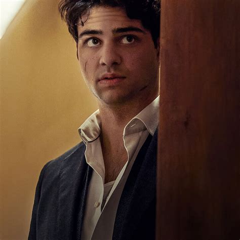 Noah Centineo Y Su Amor Por El Oversize Gq