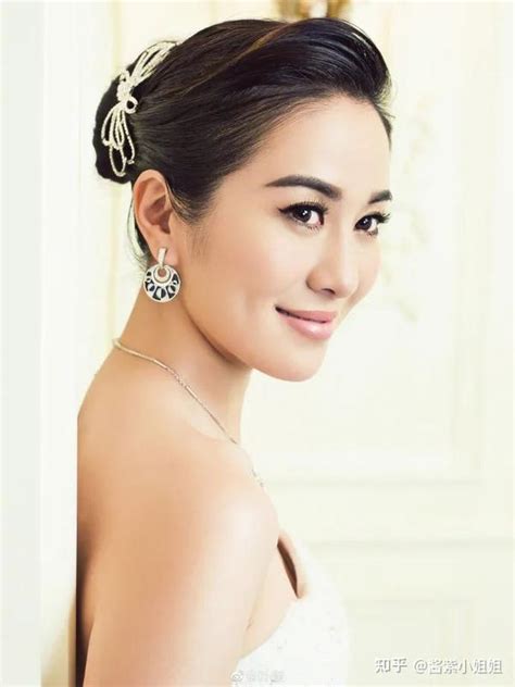 美女叶璇穿白色婚纱超艳丽！雪肤玉貌太性感妩媚了 知乎