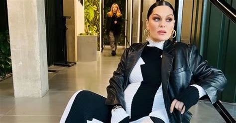 Jessie J Says Ignore The Projectors As She Celebrates Pregnancy With