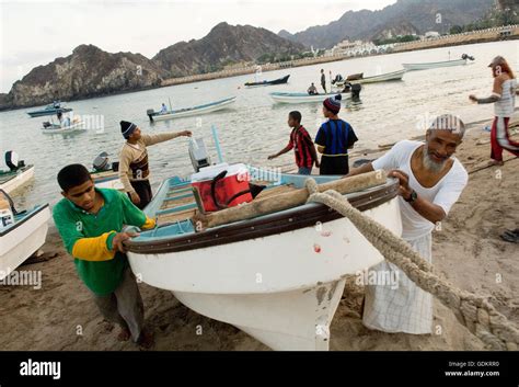 Oman muscat fishing boats hi-res stock photography and images - Alamy