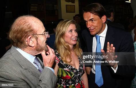 Nancy Wyden Photos And Premium High Res Pictures Getty Images