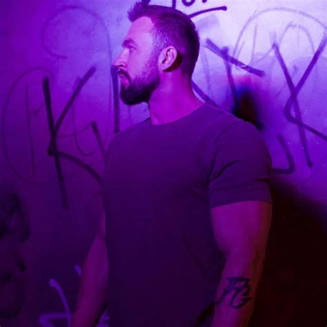 Norbert Piotrowski Norbert Bb • Threads Say More