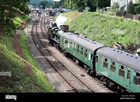 Wightwick Hall A Modified Hall Class Pulling A Passenger Train Into