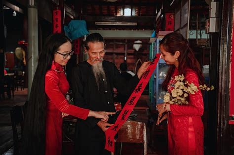 Premium Photo Vietnamese Scholar Writes Calligraphy At Long Son Calligraphy Festival Is A
