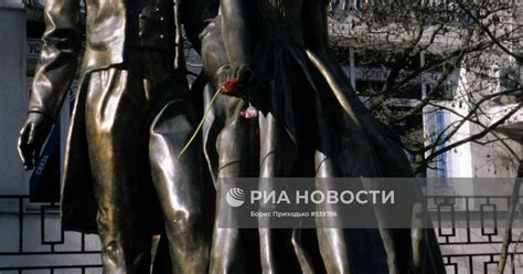Скульптура Александр Пушкин и Наталья Гончарова РИА Новости Медиабанк