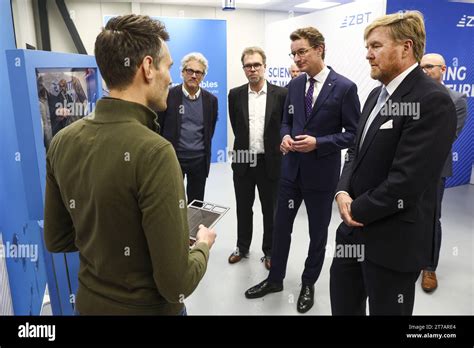 Duisburg King Willem Alexander During A Visit To Zentrum Für Brennstoffzellentechnik Zbt In